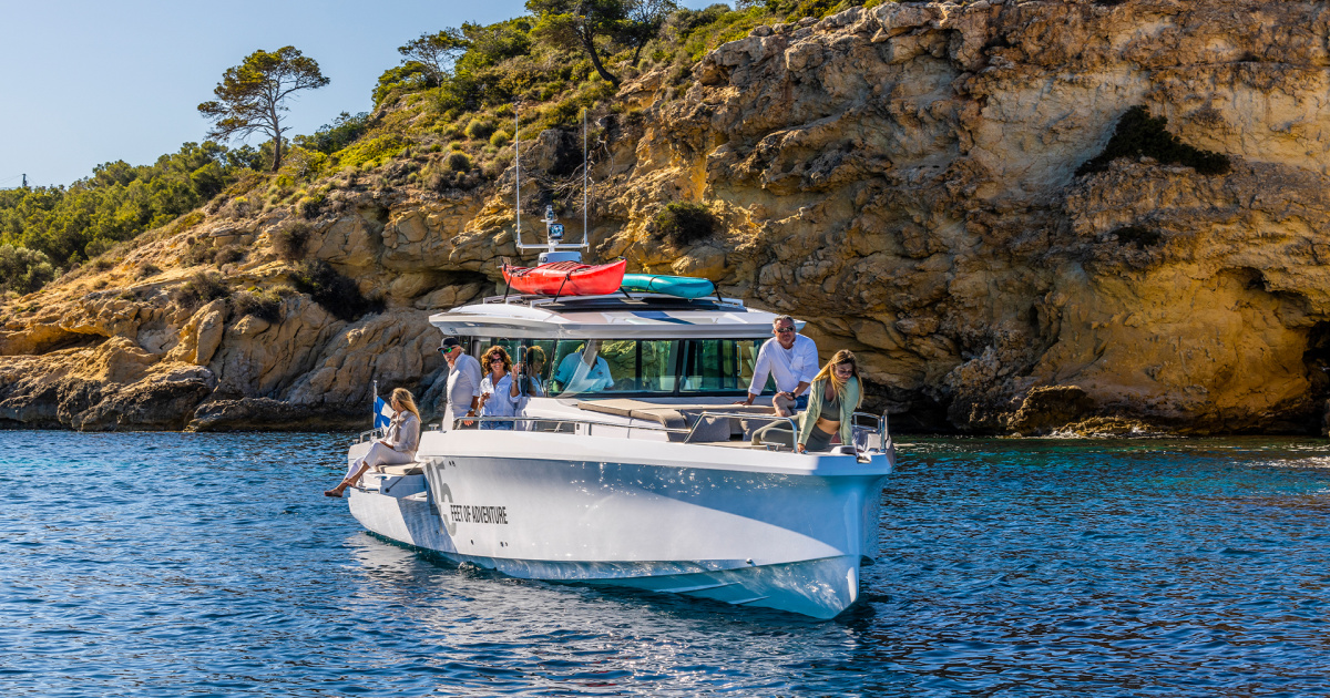 Reviews & Tests - Boat Test: Axopar 45 XC Cross Cabin - BOATING ...