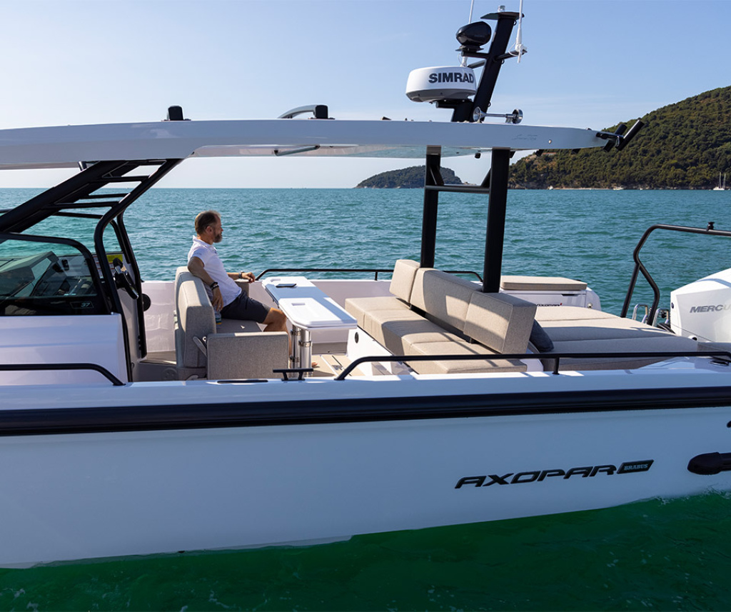 Axopar 37 Sun-Top » Axopar Boats